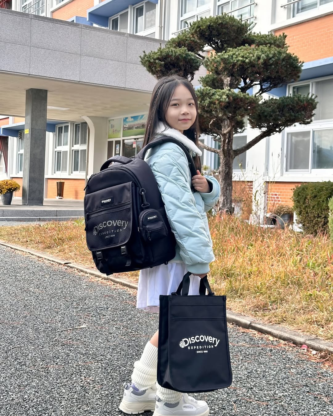 디스커버리 익스페디션 광고 다가올 🏫신학기는 라이크 에어 디스커버러 백팩으로 준비완료 초등생 두명보내는 학부모로써 추천하는 책가방이란 가볍고 편안한 착용감이 제일